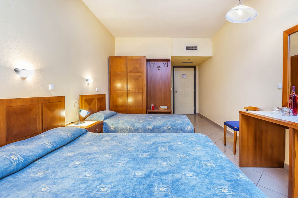 Rooms & Suites – Atrium Hotel
