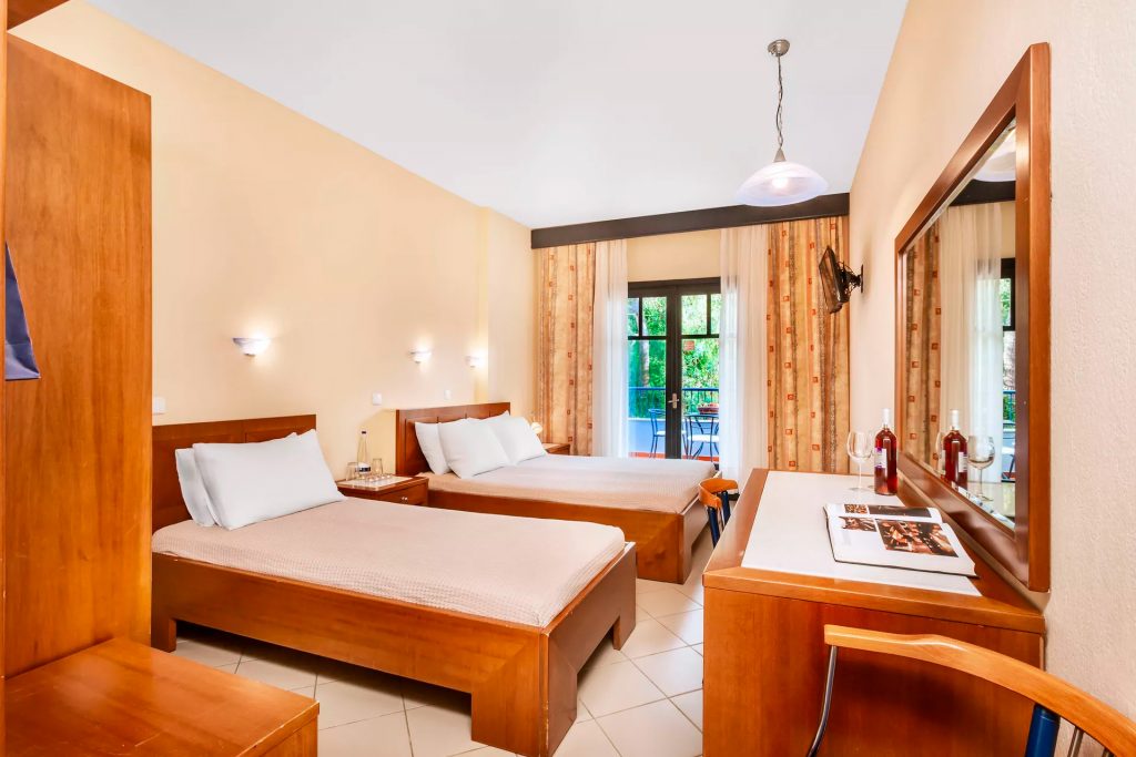 Rooms & Suites – Atrium Hotel