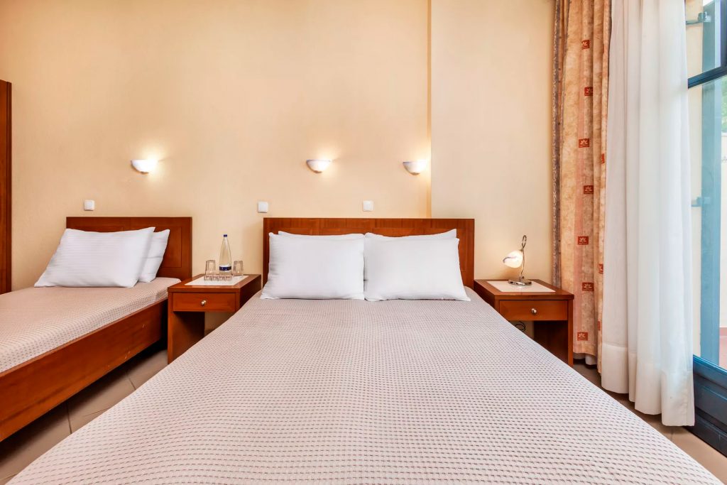 Rooms & Suites – Atrium Hotel