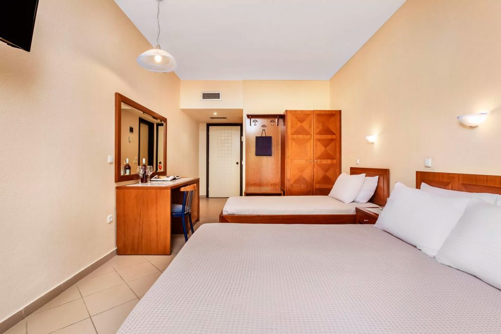 Rooms & Suites – Atrium Hotel