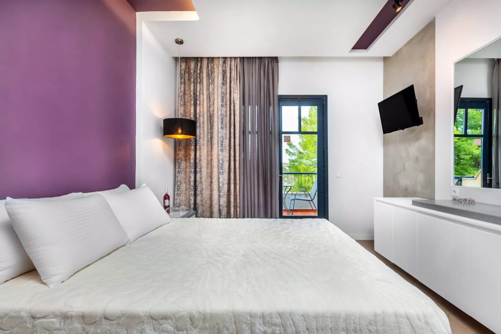 Rooms & Suites – Atrium Hotel