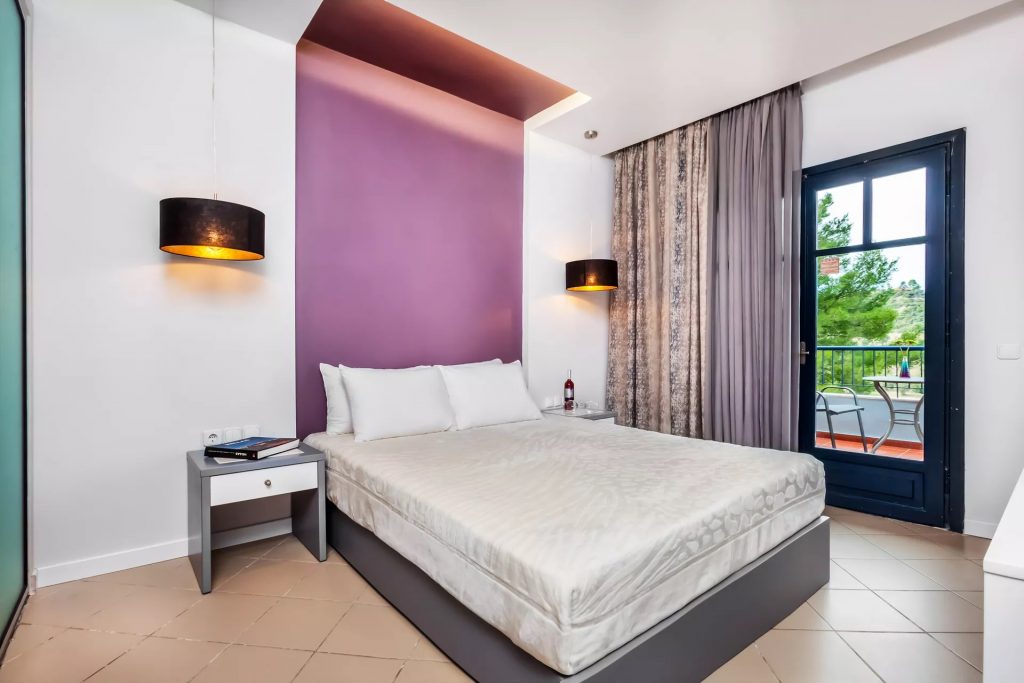 Rooms & Suites – Atrium Hotel