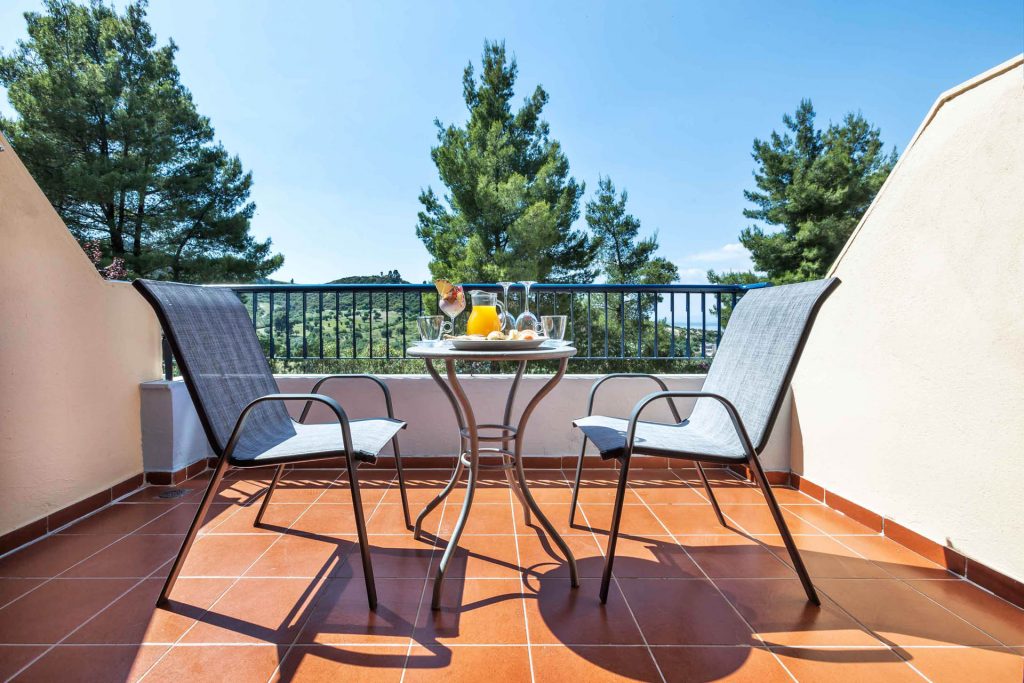 Rooms & Suites – Atrium Hotel